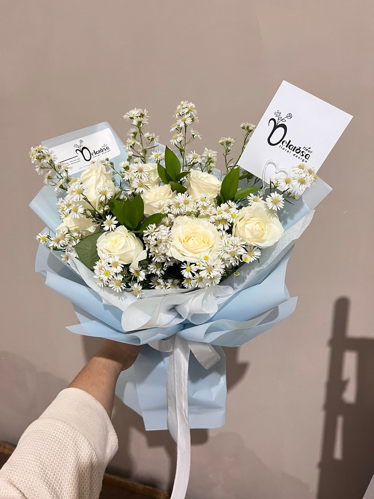 Romantic Blooming Roses 001 - Delarosa Fleur | Toko Bunga Kediri ...