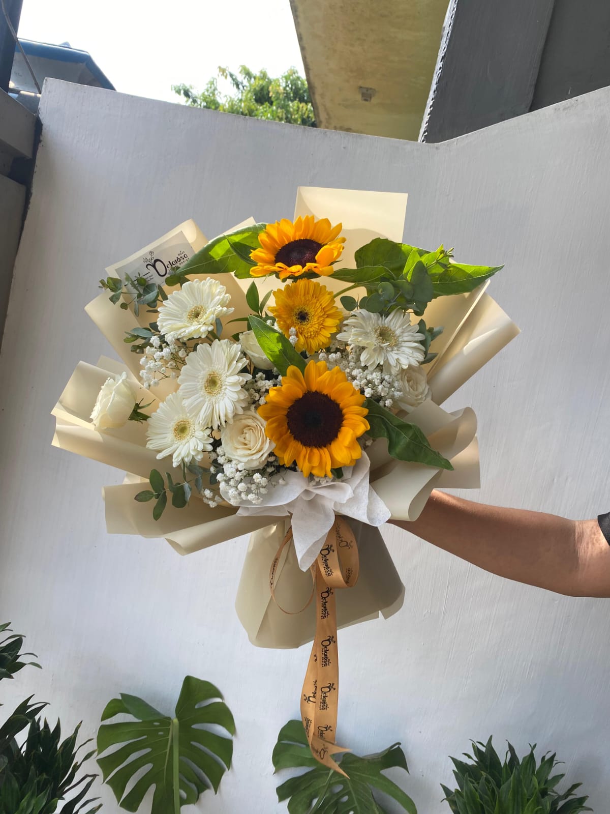 Luxury Cheerful Sunflower 001 - Delarosa Fleur | Toko Bunga Kediri ...