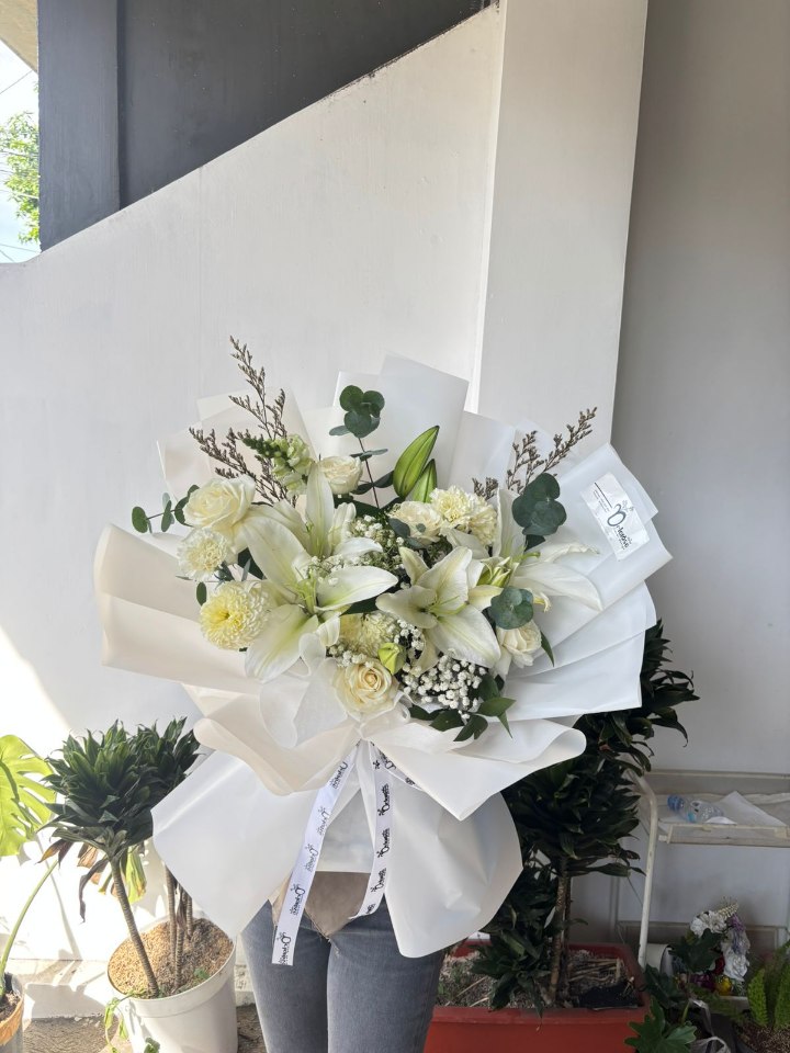 Luxury Lily Romances 004 - Delarosa Fleur | Toko Bunga Kediri | Florist ...